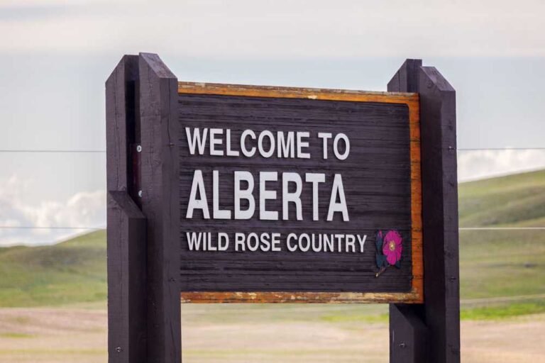 Alberta Travel Guide- How To Visit Canada’s Wild West | Alberta Tourist
