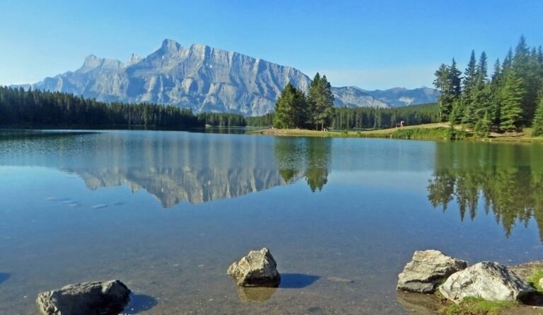 Discove The 15 Best Lakes In Alberta To Visit | Alberta Tourist